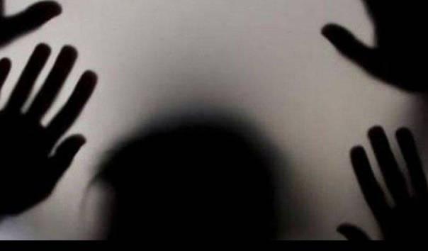 Pasangan Mesum Setengah Bugil Ditemukan Pingsan di Dalam Mobil, Keduanya Ternyata PNS