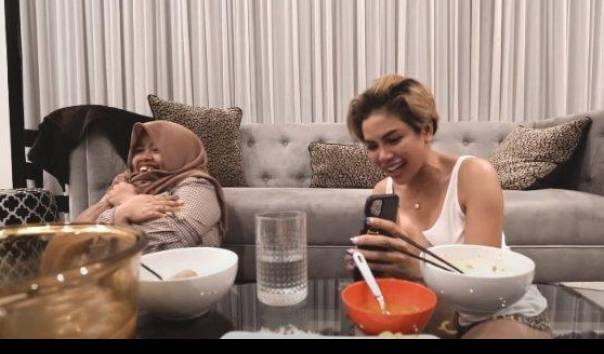 Kekeyi Ketakutan Diminta Nonton Film Porno sama Nikita Mirzani