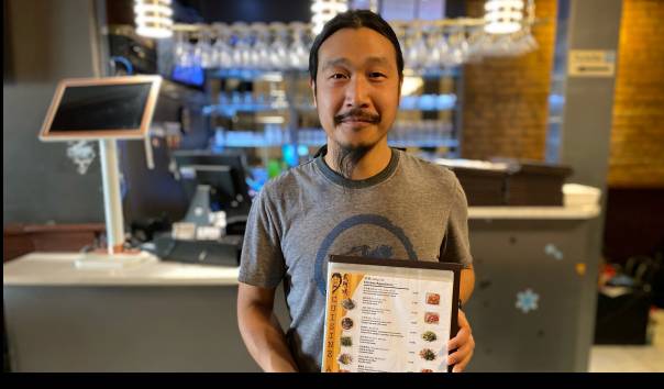 Pemilik Resto China Ini Menampilkan Ulasan Jujur Pelanggan di Buku Menunya