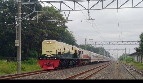 Yuk Nostalgia dengan Lokomotif Era 50an sampai 90an, KAI: Livery ...