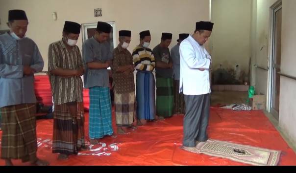 Pengikut Aliran Hakekok Balakasuta Mulai Salat Berjamaah, Bupati Harap ...