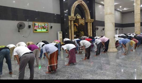 Mal dan Tempat Ibadah Mulai Dibuka dengan Kapasitas 25% di Daerah PPKM Level 4 Jawa-Bali