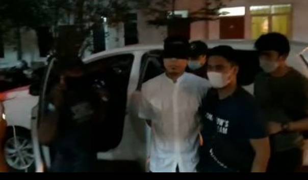 Bacakan 60 Lembar Nota Pembelaan, Munarman Singgung Fitnah Terorisme ...