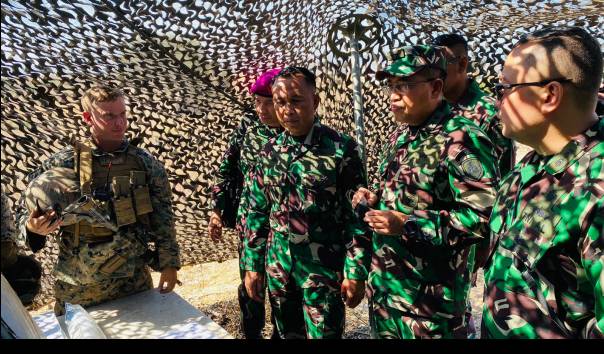 Potret Tinjauan Latihan Bersama Intai Amfibi Marinir di Marine Corps ...