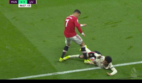 Ronaldo Tendang Curtis Jones tetapi Tidak Dikartu Merah, Ini Tanggapan ...