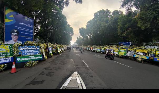 Bandung Berkabung Penuh Karangan Bunga, Selamat Jalan Mang Oded