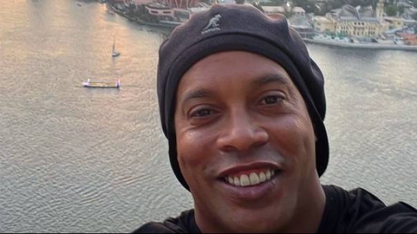 Ronaldinho "Dikecengin" di Trofeo-nya, Warganet Anggap Tim Tak Paham ...