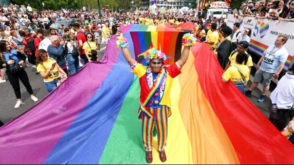 Perayaan Pride dan Karnaval LGBTQ London Berlangsung Meriah dan ...