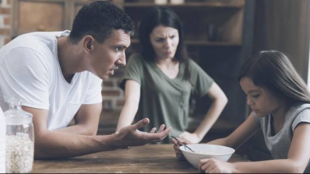 Apa itu Strict Parents? Gaya Asuh Ketat dalam Keluarga, Cek Dampaknya ...