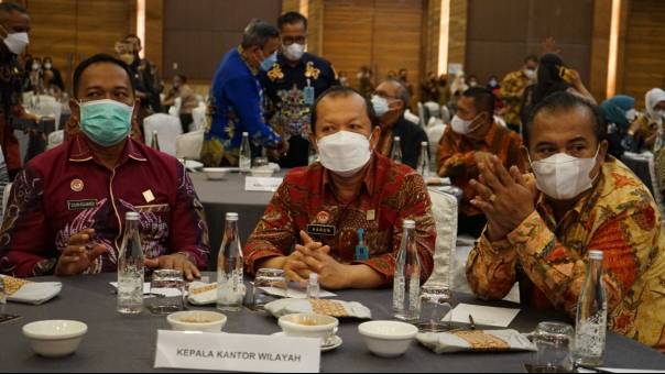 Kakanwil Kemenkumham Sumsel Hadiri Rakor Pengendalian Program Dukungan ... Kakanwil Kemenkumham Sumsel Hadiri Rakor Pengendalian Program Dukungan ...