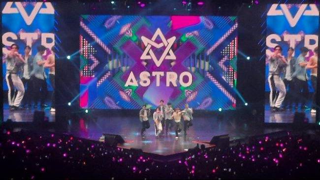 Boyband ASTRO Lepas Rindu dengan Penggemar di Jakarta, Nyanyikan Lagu ...