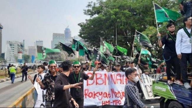 Aksi Mahasiswa Tolak Kenaikan Harga BBM, Demo HMI di Jakarta Tuntut Dua Hal Ini