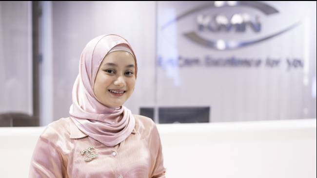 Dinda Hauw Bagikan Pengalaman Operasi Lasik di KMN EyeCare