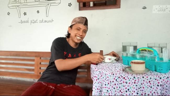 Kerap Dipandang Sebelah Mata, Cak Munir Berhasil Raup Omzet Puluhan ...