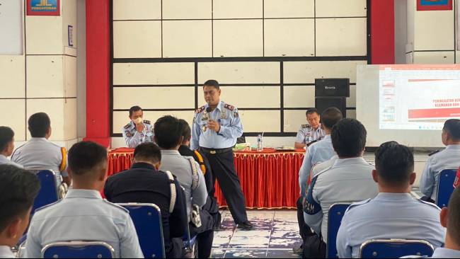 Kadivpas Kumham Beri Penguatan Kepada Petugas Pengamanan Lapas Gorontalo Kadivpas Kumham Beri Penguatan Kepada Petugas Pengamanan Lapas Gorontalo