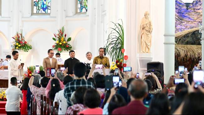 Di Hari Natal, Jokowi Kunjungi Katedral Bogor: Mari Terus Pererat Persaudaraan untuk Kemajuan Negara