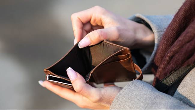 Serba-serbi Dompet dalam Feng Shui, Melipat Uang di Dompet Bikin Rezeki ...