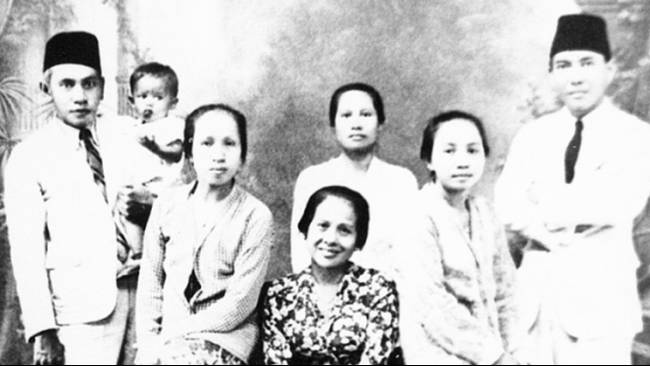 Kiprah Inggit Garnasih, Istri Soekarno dalam Duka dan Perjuangan ...