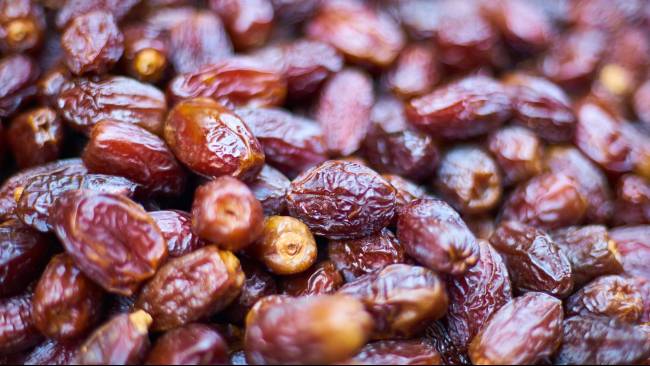 3 Jenis Kurma Basah dan Kering yang Enak untuk Berbuka Puasa