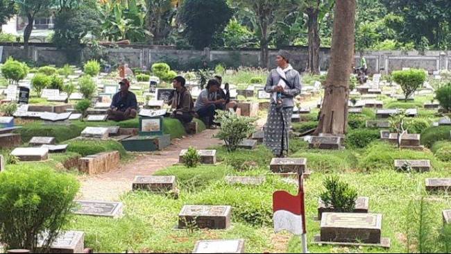 Tata Cara dan Doa Ziarah Kubur Orang Tua di Hari Raya Idulfitri ...