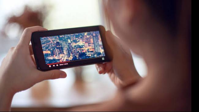 Tidak Sengaja Nonton Film Adegan Dewasa Saat Ramadan, Apakah Puasa Batal?