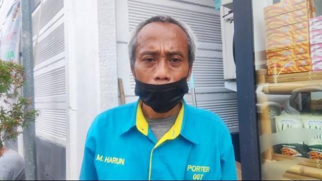 Kisah Para Porter di Stasiun: Ada yang Sudah 26 Tahun, Dibayar Seikhlasnya