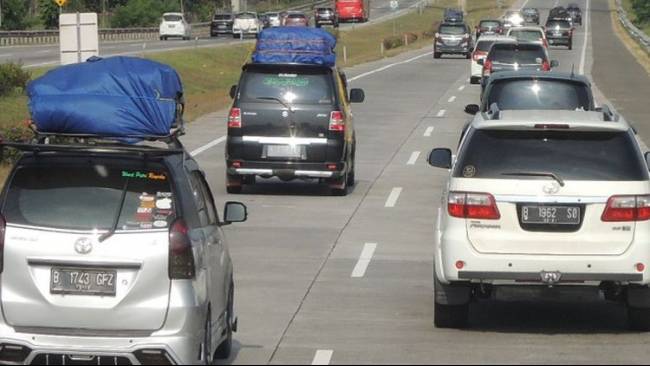 Tips Atur Barang di Atap Mobil Saat Mudik Agar Seimbang dan Barang Tak ...