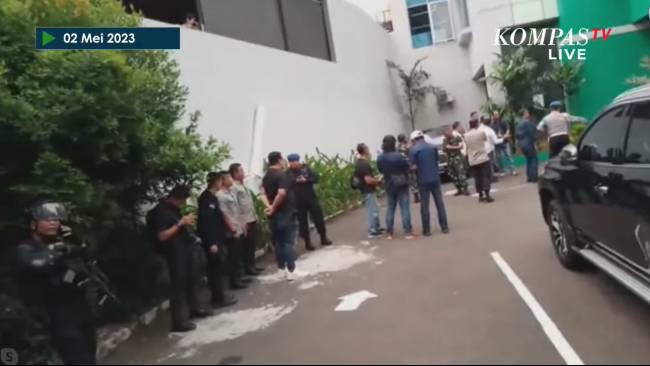2 Korban Penembakan di Kantor MUI Pusat Dibawa ke RS Agung, Satu Orang ...