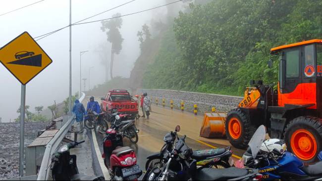 Longsor dan Banjir Lahar Dingin Gunung Semeru Buat Akses Jalan dan Jembatan di Lumajang Lumpuh