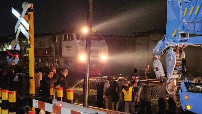 Update Kereta Api Brantas Tabrak Truk Trailer di Semarang: Jalur Telah Terbuka, KA Harus Melambat