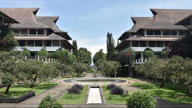 50 Perguruan Tinggi Terbaik di Indonesia versi Webometrics, Nomor 1 UGM atau ITB?