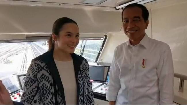Jajal LRT Jabodebek Bersama Para Artis, Jokowi: Beroperasi 26 Agustus