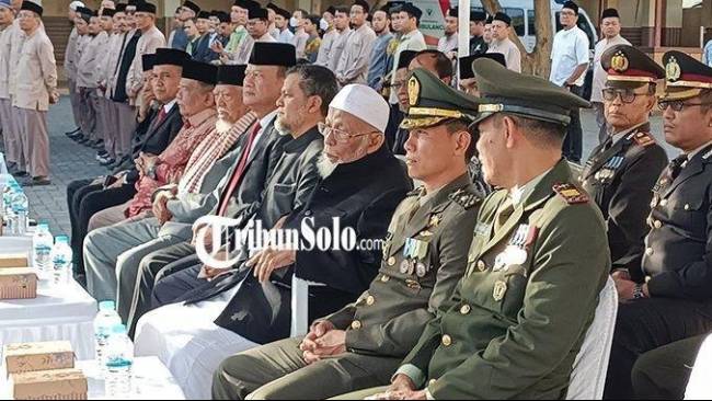 Tahun Kedua Ponpes Al Mukmin Ngruki Gelar Upacara Peringatan HUT RI ...