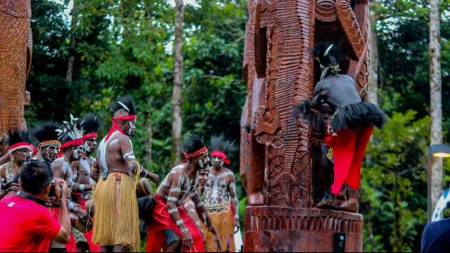 PT Freeport Indonesia Bantu Pugar Empat Patung Suku Kamoro Papua Tengah