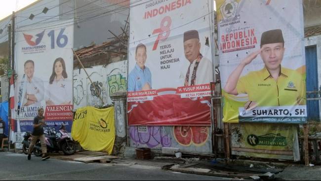 Gaya Para Caleg di Baliho, dari Kuburan sampai Pengkhianatan