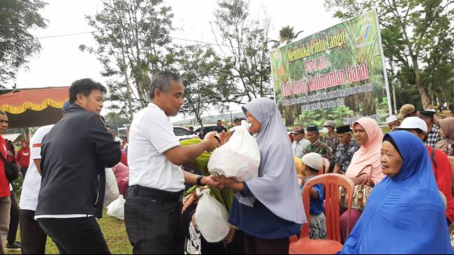 Lewat Program Membuka Pintu Langit, PTPN XIII Salurkan 83 Paket Sembako ...