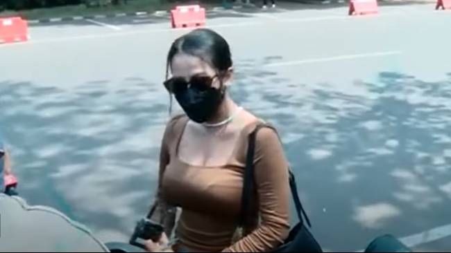 Tiba di Polda Metro Jaya, Siskaeee Bawa Bukti Terkait Kasus Rumah Produksi Film Dewasa Jaksel