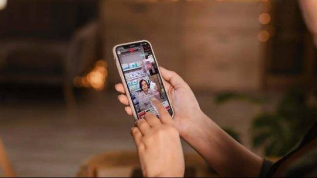 Bagaimana Cara Menggunakan Filter Wajah Taylor Swift yang tengah Viral ...