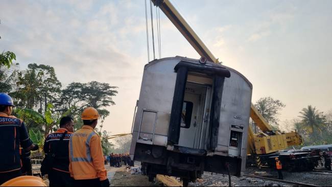 Evakuasi KA Argo Semeru Masih Berlangsung hingga Pagi Ini, Normalisasi Jalur Diupayakan