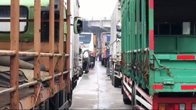 Imbas Aksi Mogok Nasional Buruh, Lalu Lintas di Kawasan Industri MM2100 Bekasi Macet