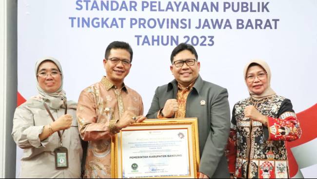 Pemkab Bandung Raih Anugerah Kepatuhan Standar Pelayanan Publik dari Ombudsman RI