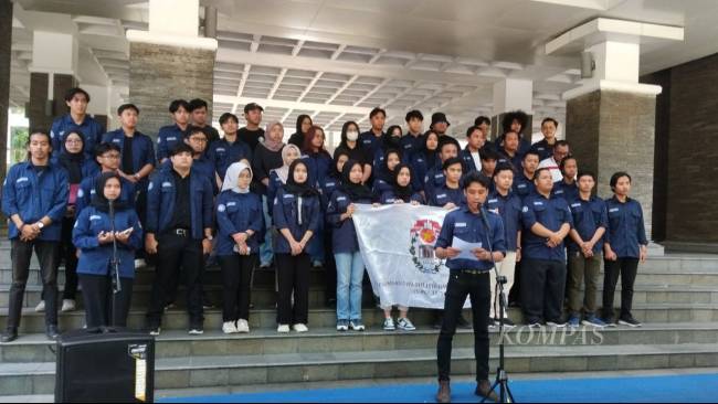 Mahasiswa DPP UGM Kirim Surat ke Pratikno dan Ari Dwipayana: Kembalilah Pulang ke Demokrasi