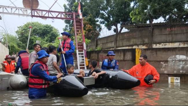 38 Ruas Jalan di DKI Jakarta Tergenang Banjir, Ketinggian Air Capai 120 Cm