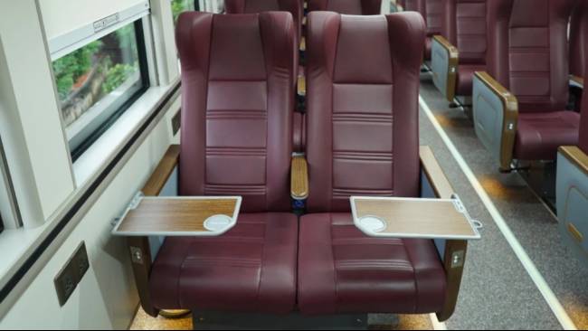 KA Gumarang dan KA Tegal Bahari Kini Pakai Kereta Stainless Steel New ...