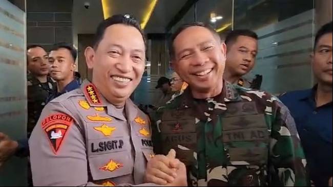 Soal Bentrokan Brimob-TNI AL di Sorong: Kapolri dan Panglima Berangkulan, Tegaskan sudah Selesai