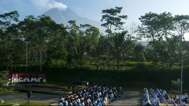 Berita Foto: Salat Iduladha 1445 H di Lapangan Teras Merapi