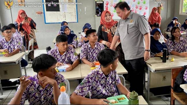 Menko Perekonomian Airlangga Tegaskan soal Defisit APBN karena Makan ... Menko Perekonomian Airlangga Tegaskan soal Defisit APBN karena Makan ...