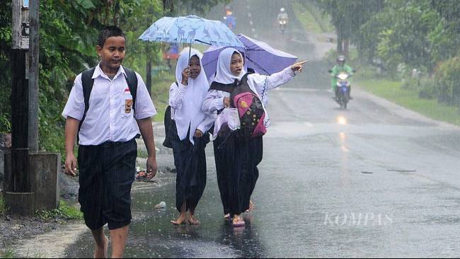 BMKG: Hari Ini Beberapa Kota Besar Berpotensi Hujan Lebat, Mayoritas Wilayah Berawan Senin 29 Juli