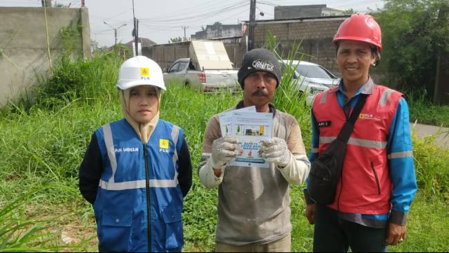 PLN Sukarami Melakukan Inspeksi dan Imbau Pelanggan Akan Bahaya ...