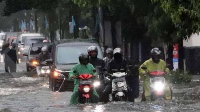 Banjir Rendam Jakarta, Lebih dari 2.000 Warga Mengungsi